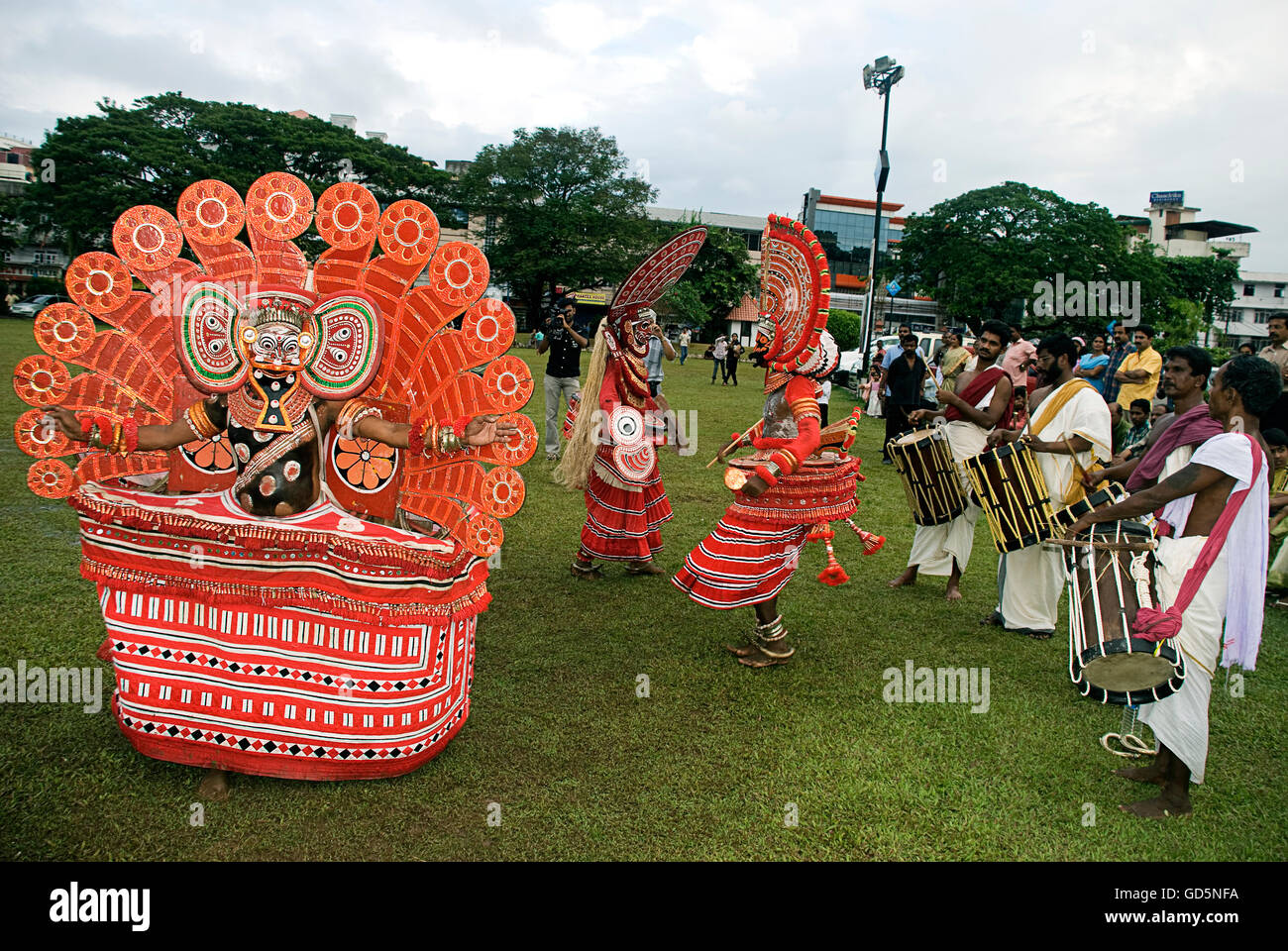 Onam dance hi-res stock photography and images - Alamy