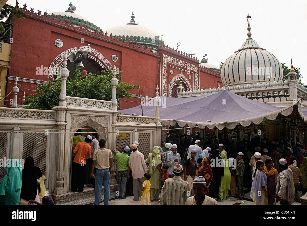 Nizamuddin auliya hi-res stock photography and images - Alamy