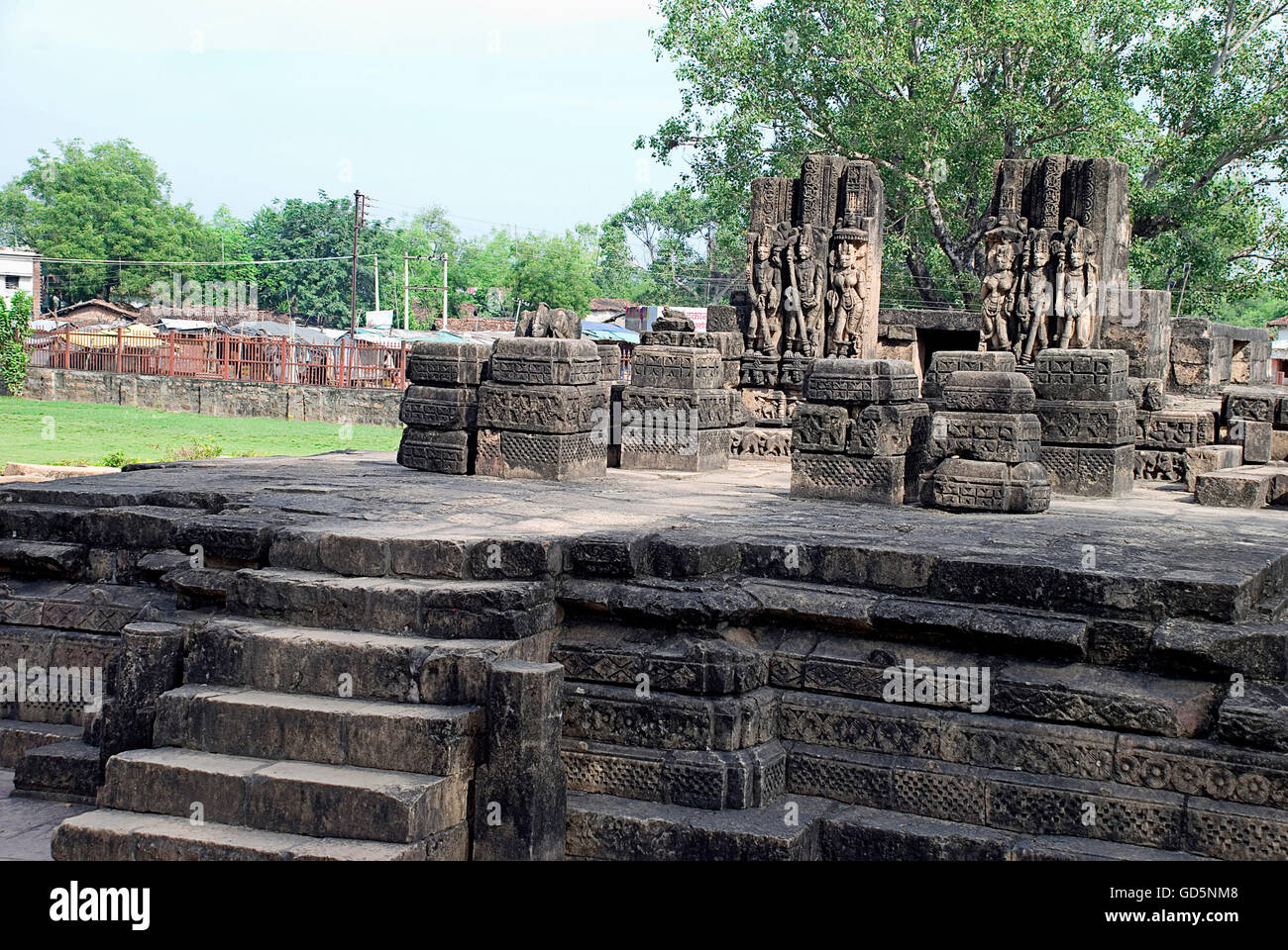 Pataleshwar temple hi-res stock photography and images - Alamy