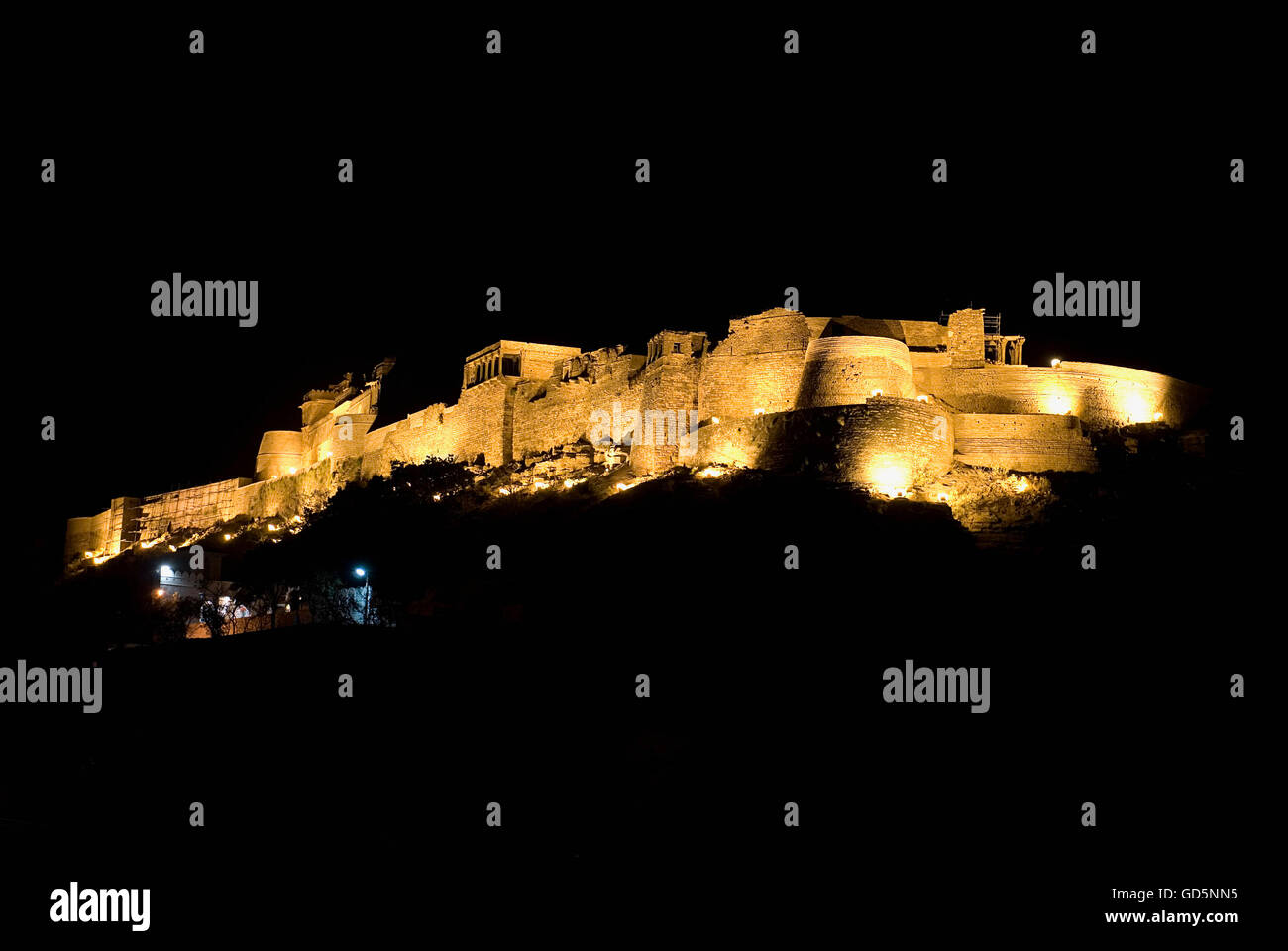 Chanderi fort hi-res stock photography and images - Alamy