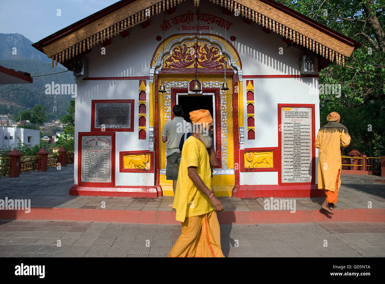 Vishwanath temple people india hi-res stock photography and images - Alamy