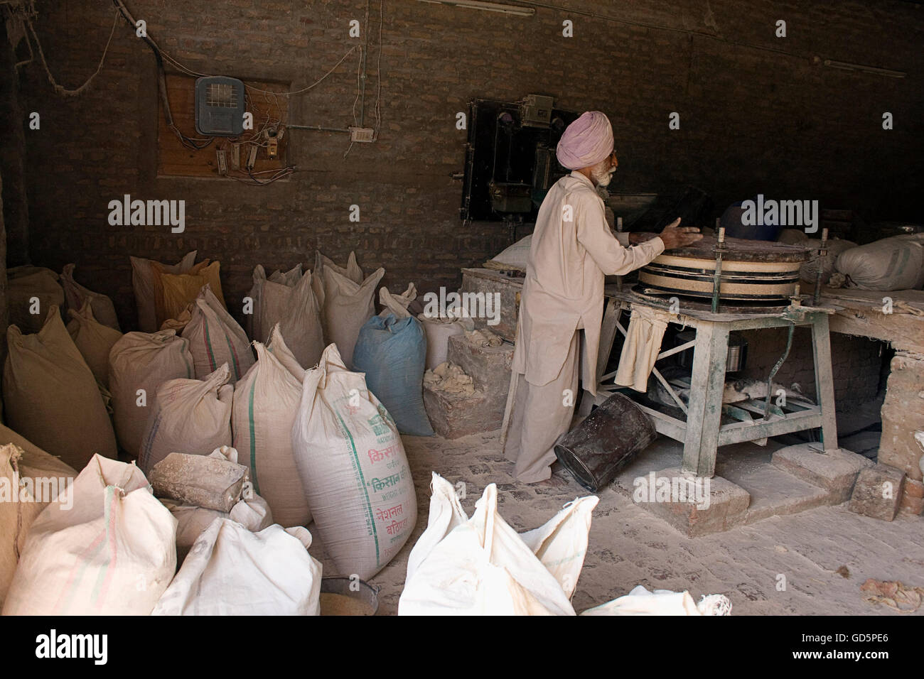 Flour mill workers hi-res stock photography and images - Alamy