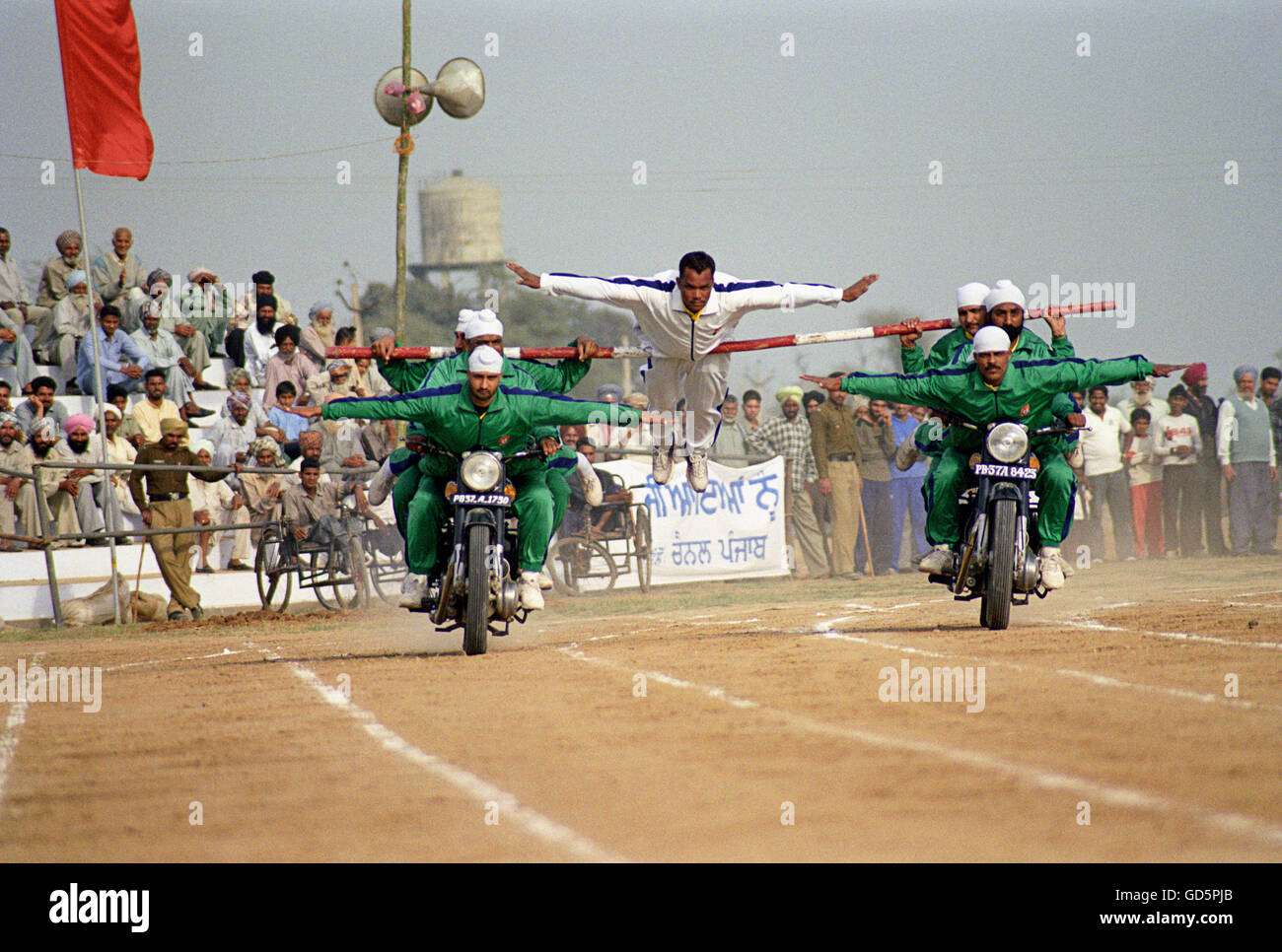 Stuntmen hi-res stock photography and images - Alamy