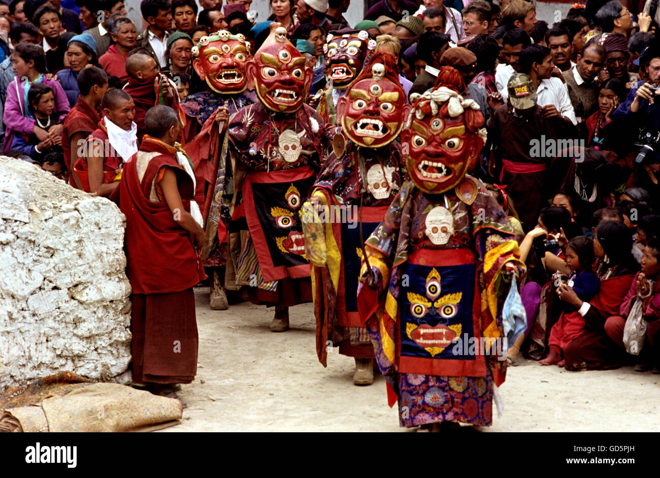 Mask dance hemis ladakh hi-res stock photography and images - Alamy
