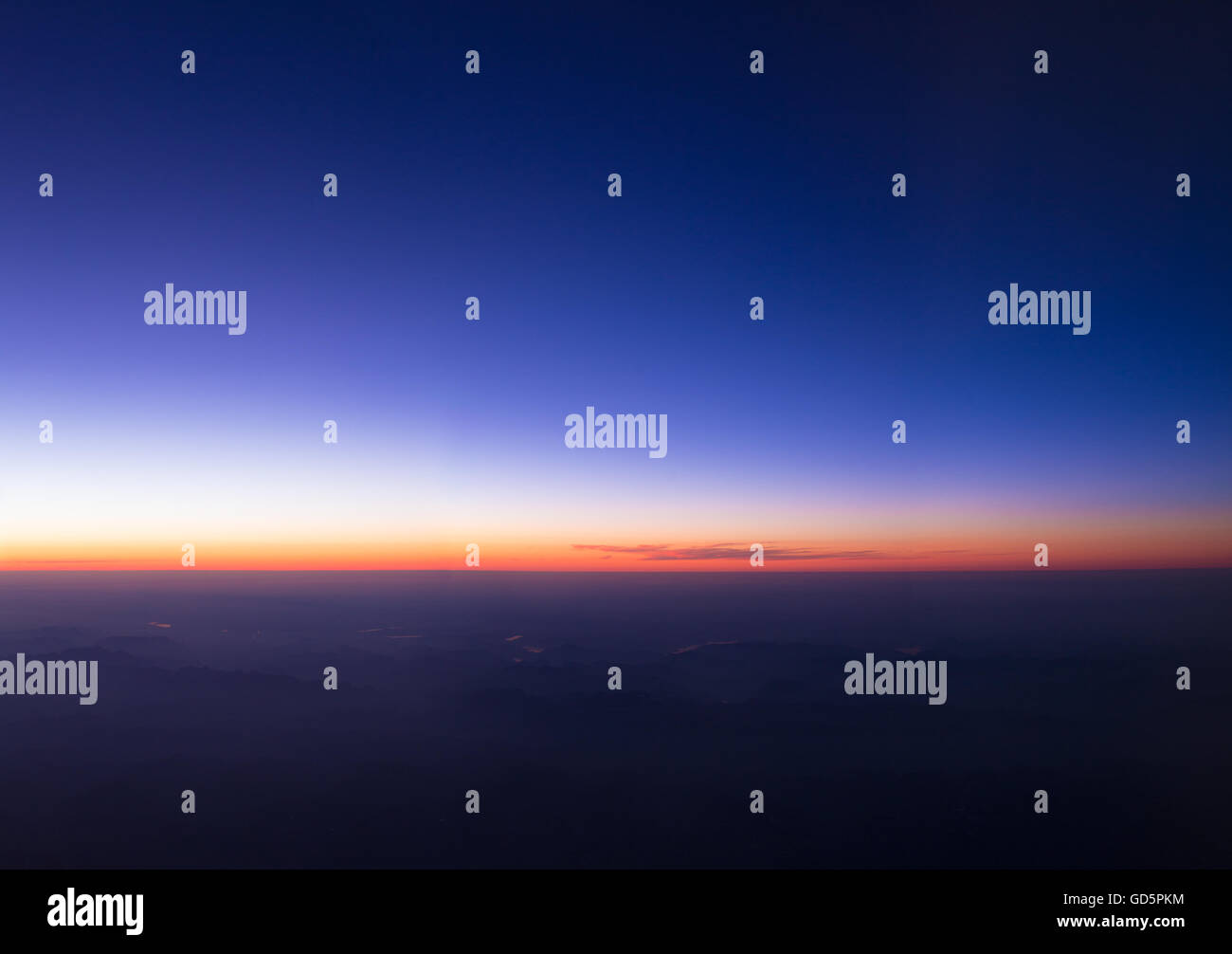 Airplane sunset ground hi-res stock photography and images - Alamy