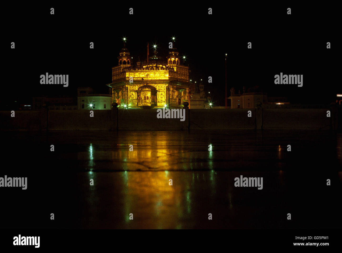 Golden temple at amritsar night time hi-res stock photography and ...