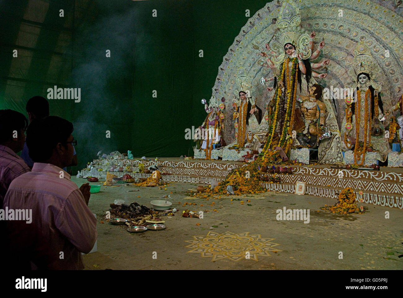 Durga puja rituals hi-res stock photography and images - Alamy