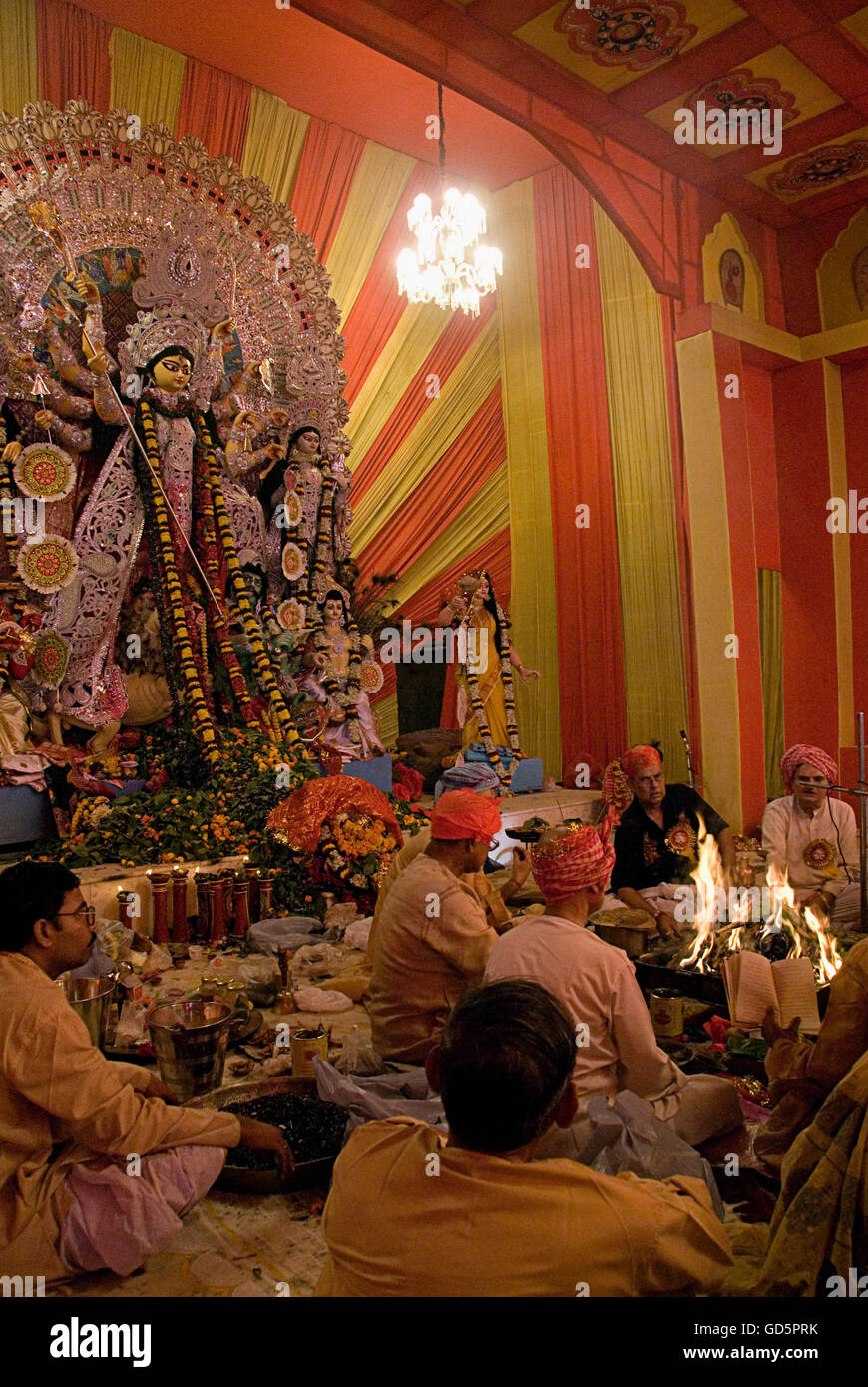 Durga puja rituals hi-res stock photography and images - Alamy