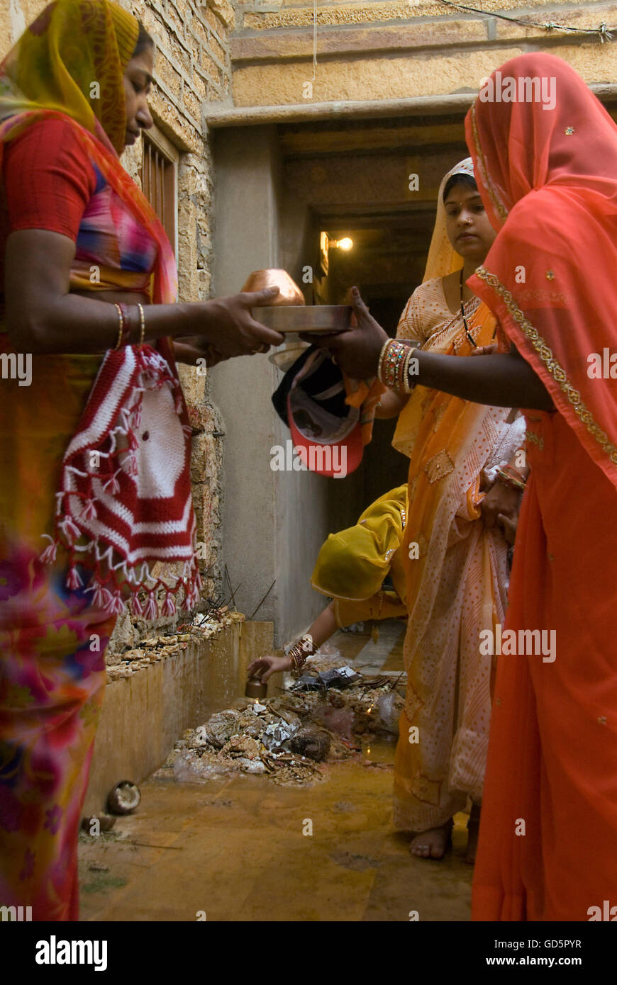 Woman performing puja Stock Photo - Alamy Woman performing puja Stock Photo - Alamy