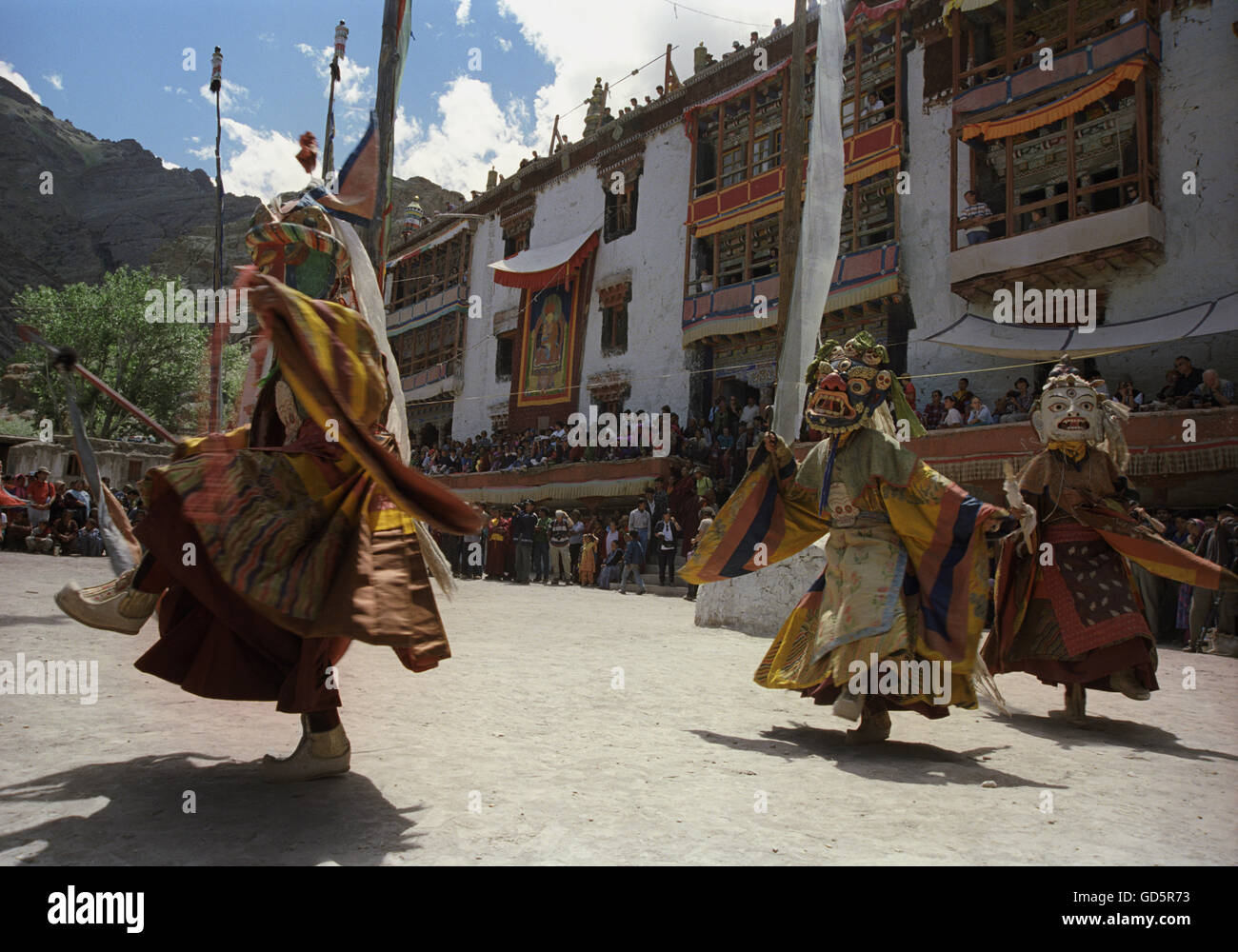 Dancers performing a traditional dance Stock Photo - Alamy