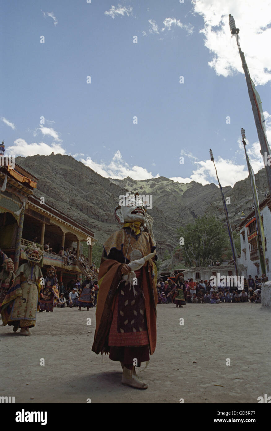 Dancers performing a traditional dance Stock Photo - Alamy