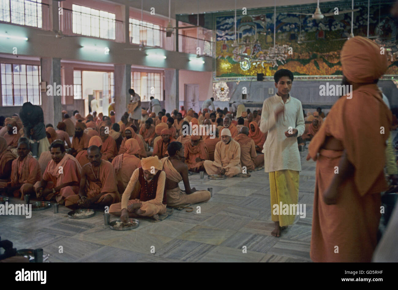 Sadhus and saints hi-res stock photography and images - Alamy
