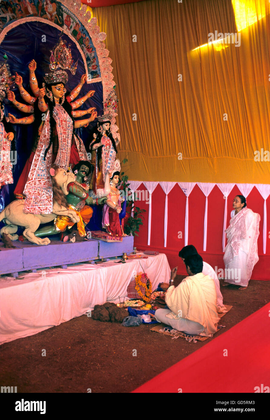 Durga puja worship hi-res stock photography and images - Alamy
