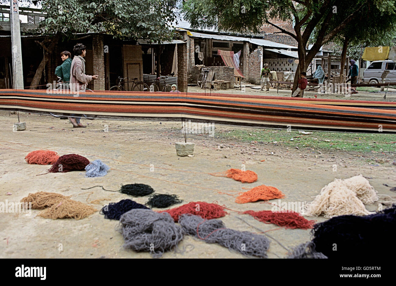 Carpet weaver india hi-res stock photography and images - Alamy