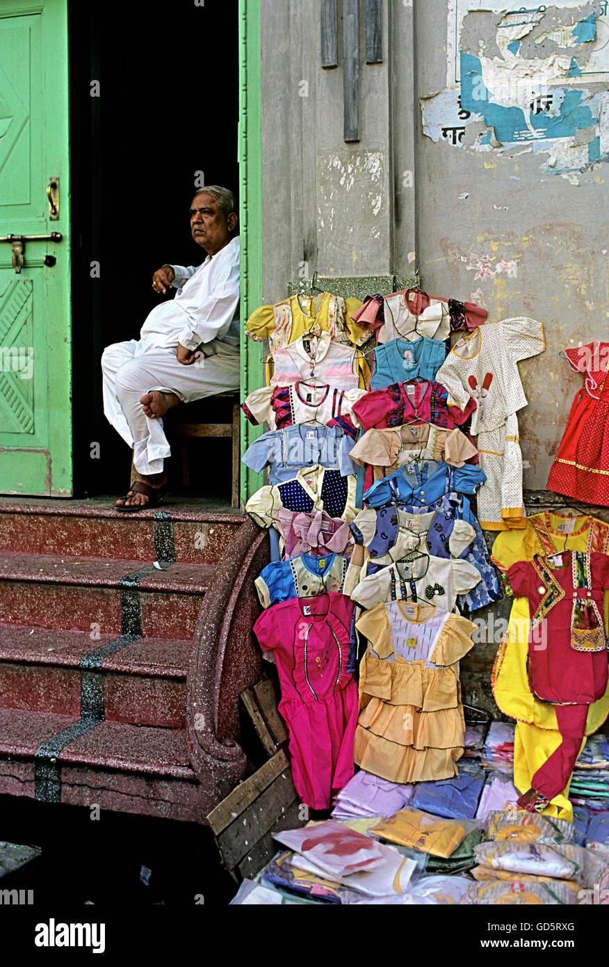 Pavement stall hi-res stock photography and images - Alamy