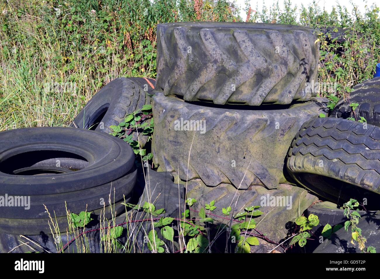 Old used tyres hi-res stock photography and images - Alamy