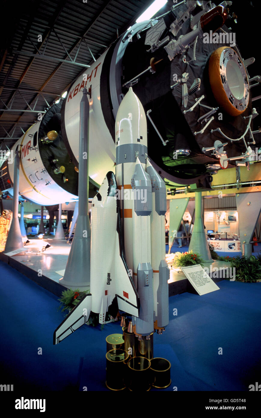 Shuttle mir hi-res stock photography and images - Alamy