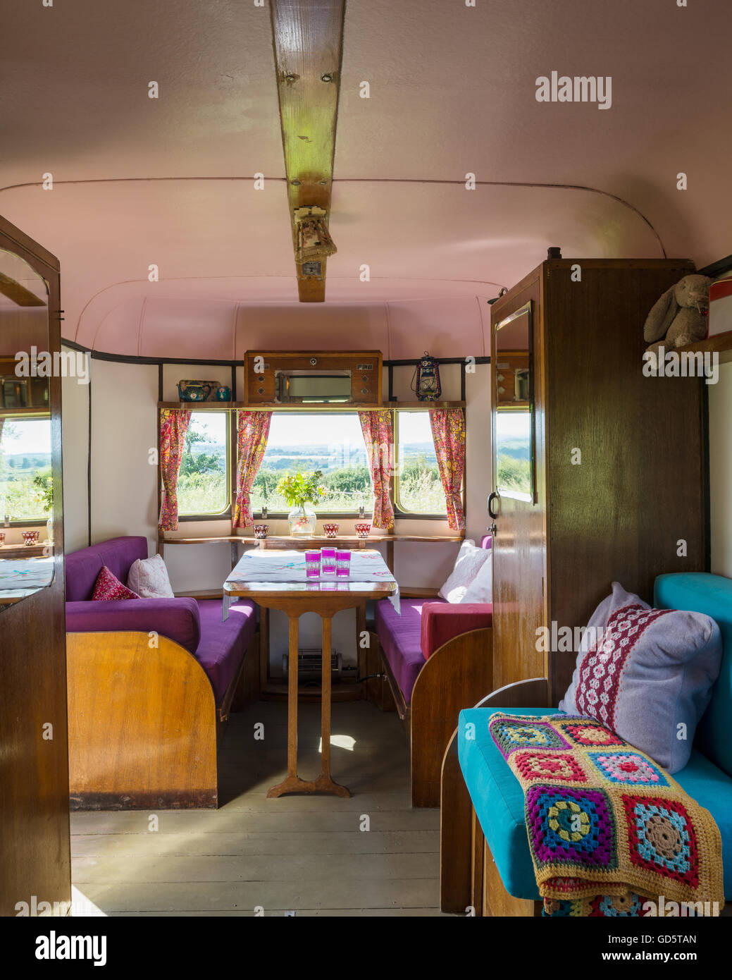 Caravan holiday 1960s hi-res stock photography and images - Alamy