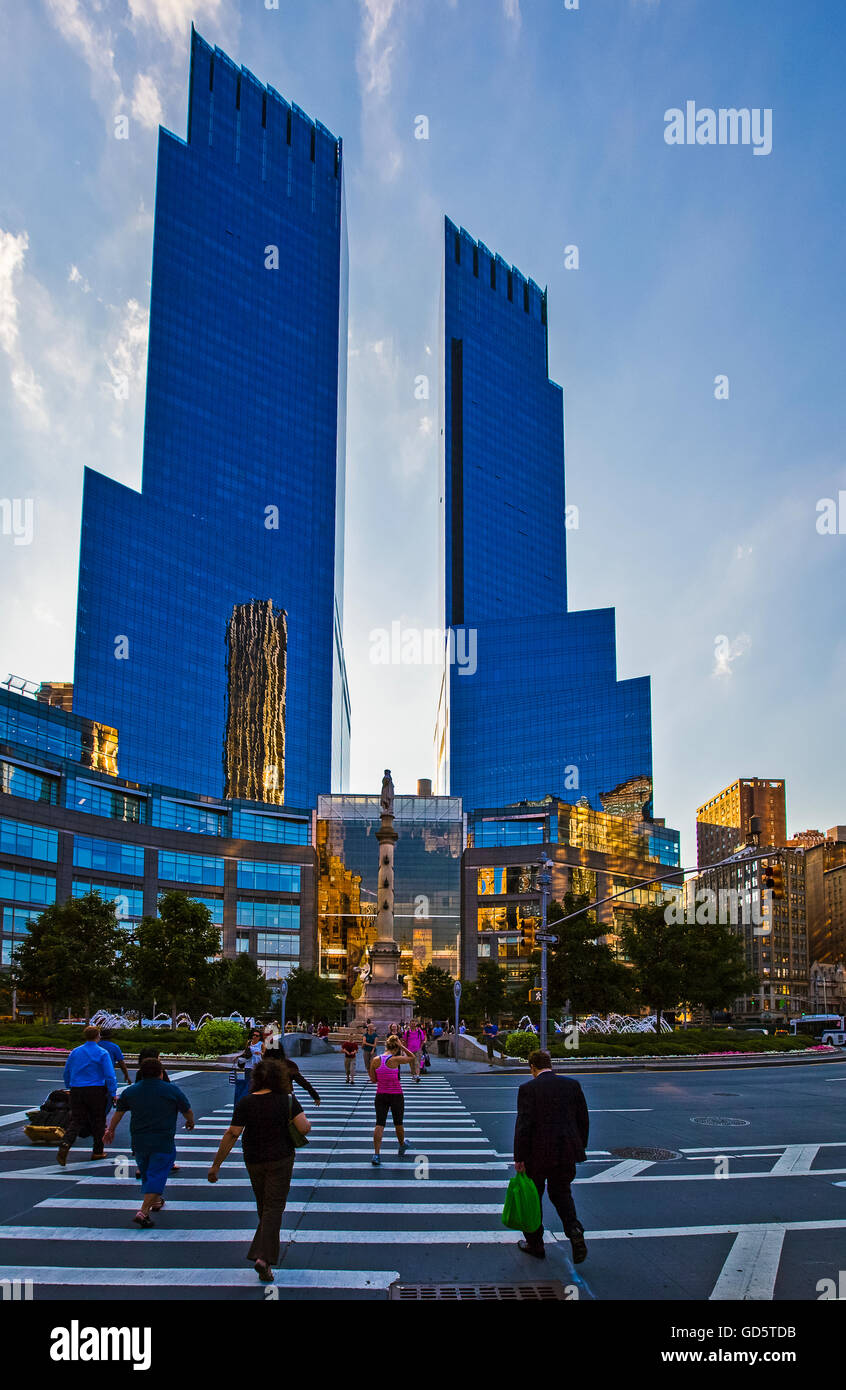 U.S.A., New York,Manhattan,people in Columbus Circus Stock Photo - Alamy