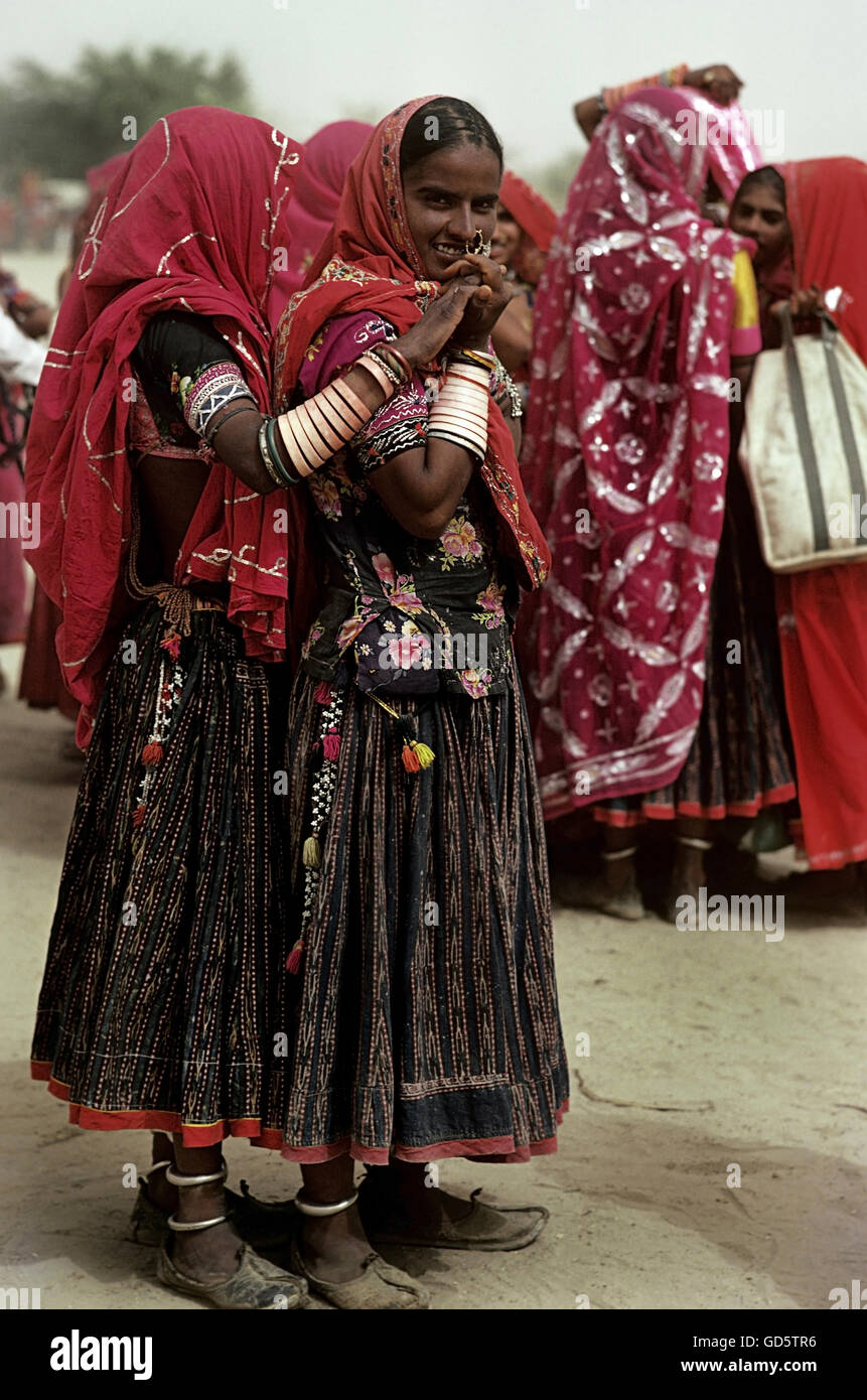 Traditional dress women hi-res stock photography and images - Alamy