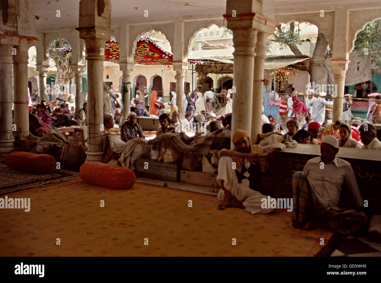 People inside Dargah Stock Photo - Alamy