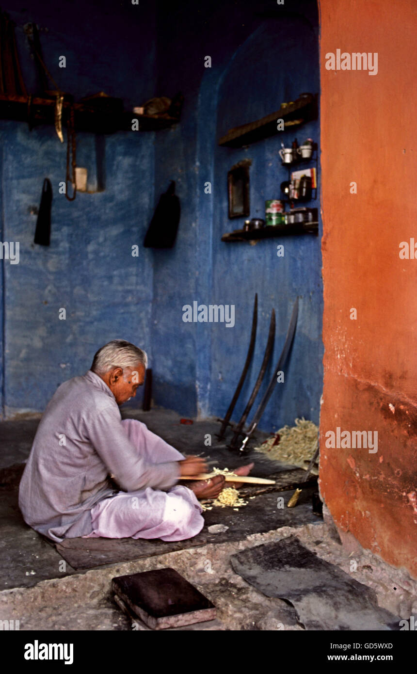 Sword maker hi-res stock photography and images - Alamy