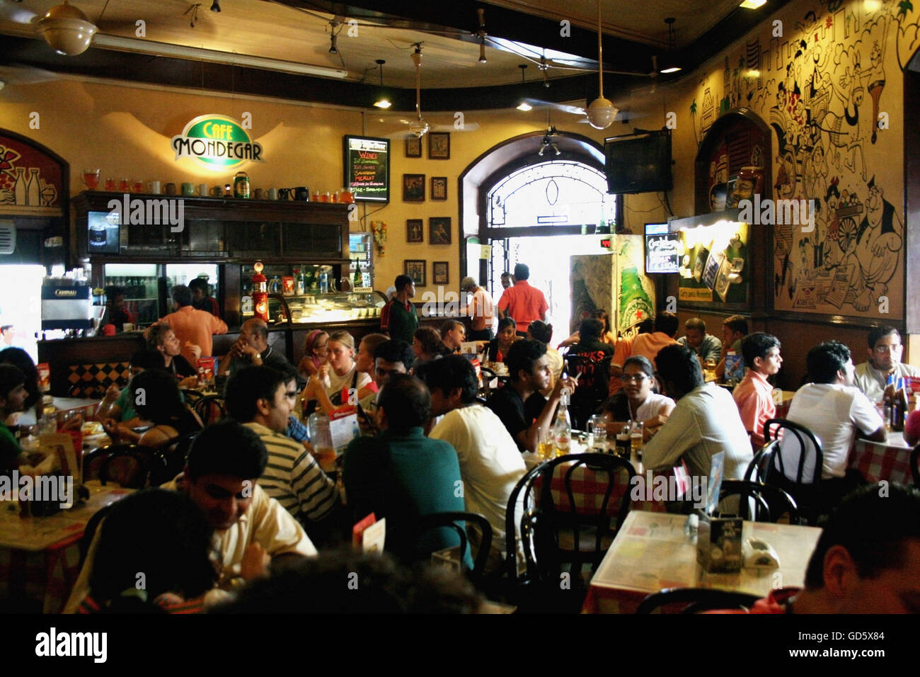 Cafe mondegar colaba mumbai hi-res stock photography and images - Alamy
