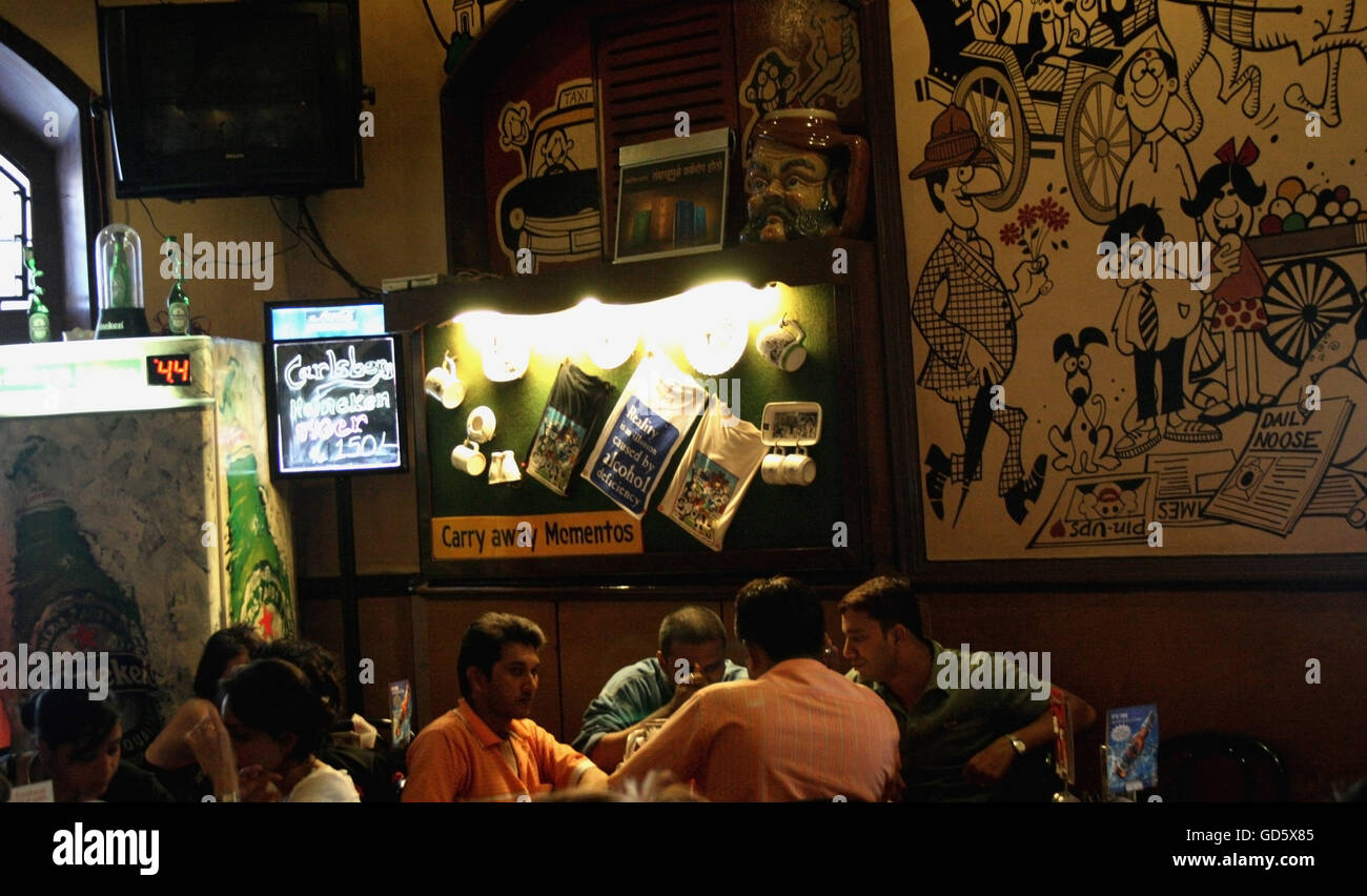 Cafe mondegar colaba mumbai hi-res stock photography and images - Alamy