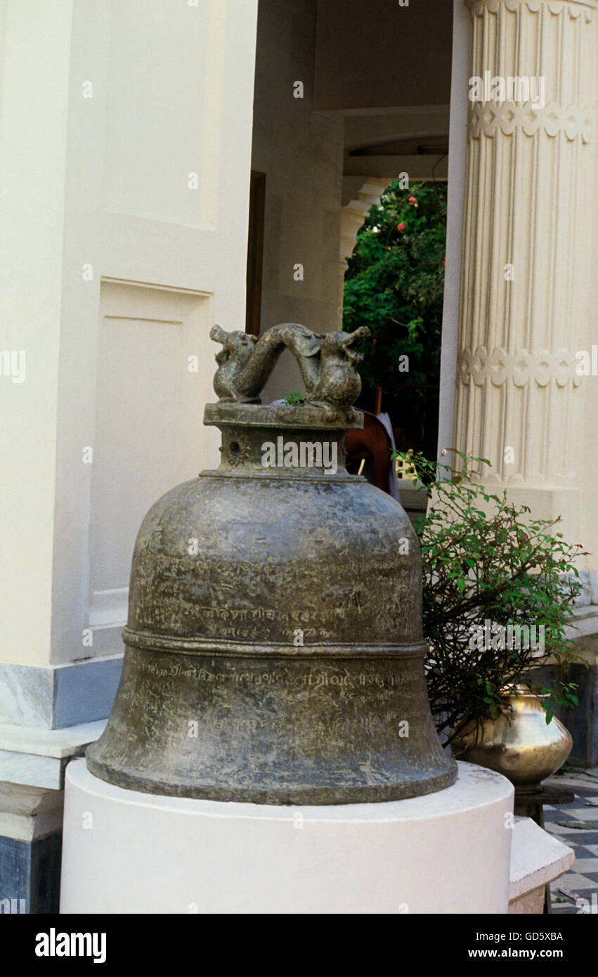 Huge bell hi-res stock photography and images - Alamy