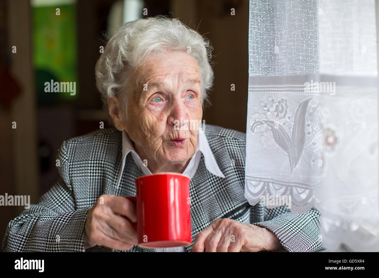 Elderly retired woman hi-res stock photography and images - Alamy