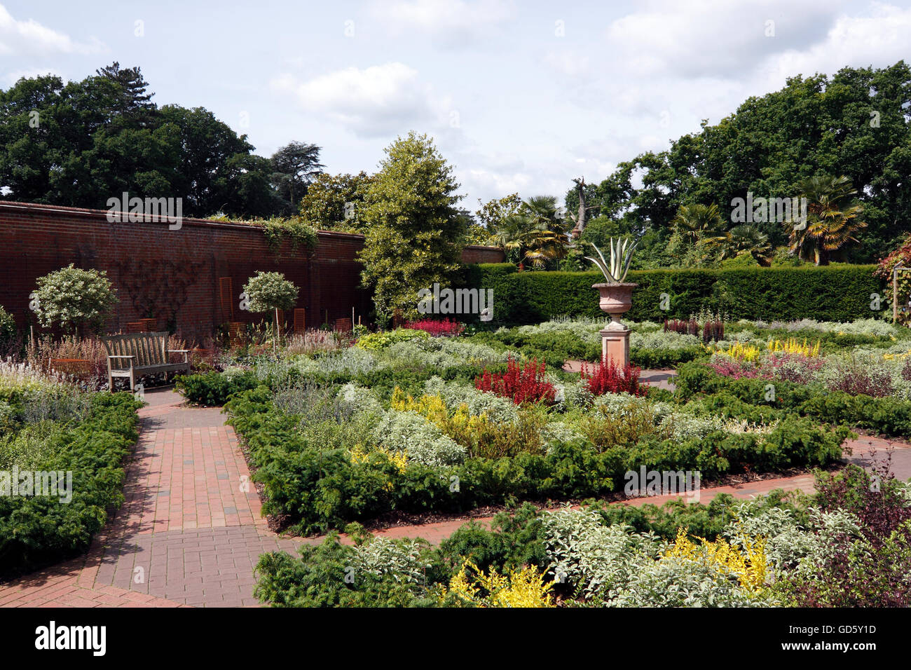 THE WALLED FLOWER GARDEN AT RHS WISLEY. UK Stock Photo - Alamy