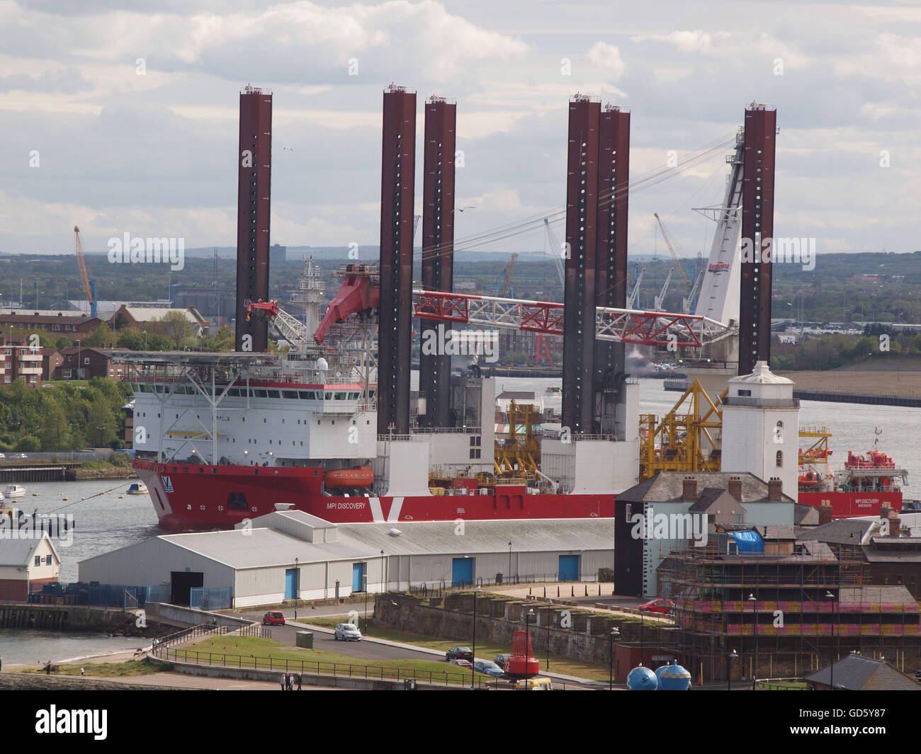 The 19533tonnes 'M.P.I. Discovery' offshore construction ship sailing ...