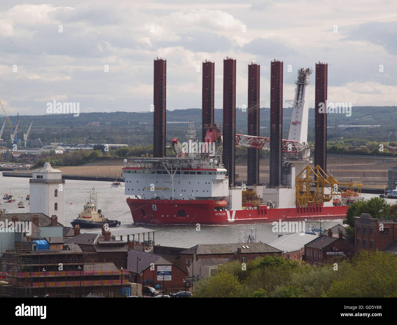The 19533 tonnes 'M.P.I. Discovery' offshore construction ship sailing ...