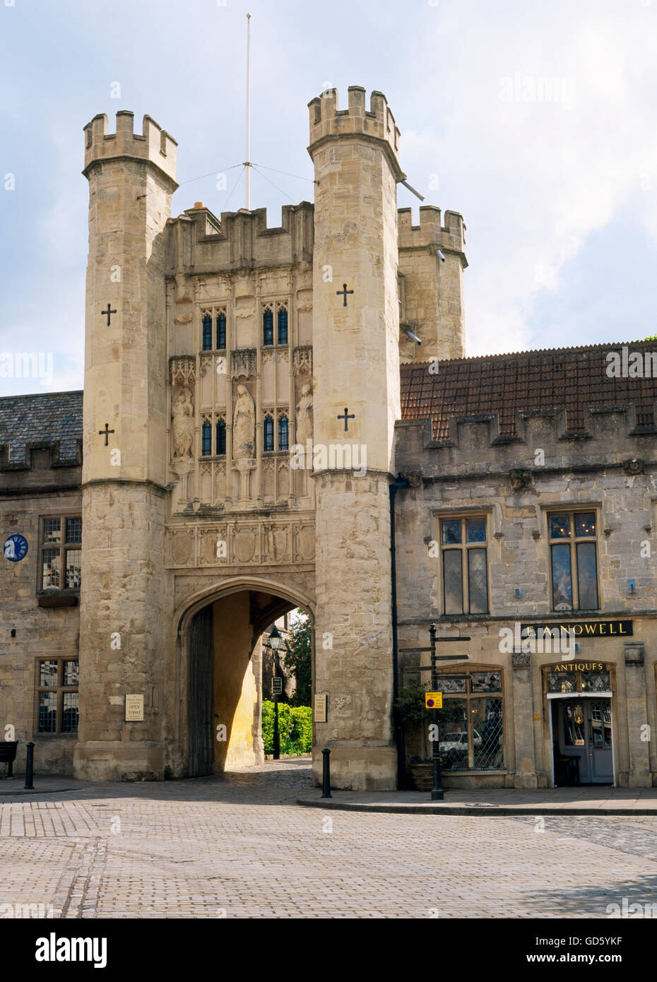 The Bishop's Eye, Medieval gateway to the Bishop's Palace, Wells ...
