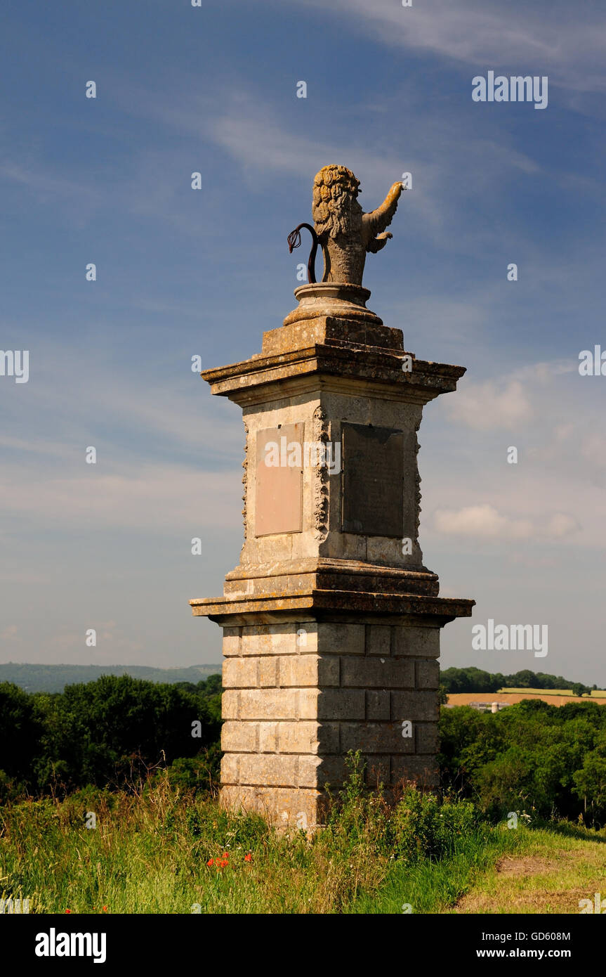 Lion monument beside the A342 road above Stert, near Devizes Stock ...