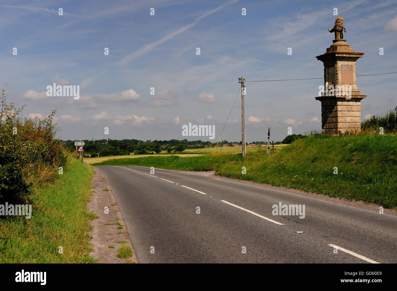Lion monument beside the A342 road above Stert, near Devizes Stock ...
