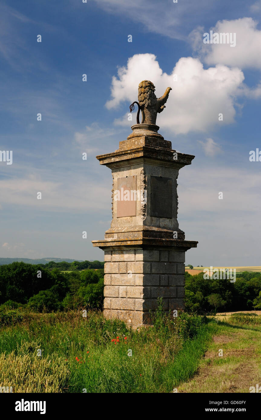 Lion monument beside the A342 road above Stert, near Devizes Stock ...