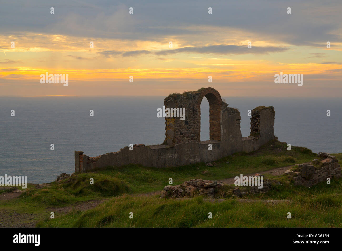Ruined mining buildings on the cliffs at Botallack in Cornwall Stock ...