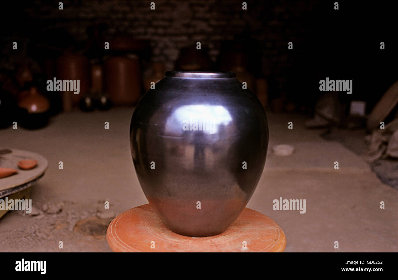 Clay pot colourful india hi-res stock photography and images - Alamy