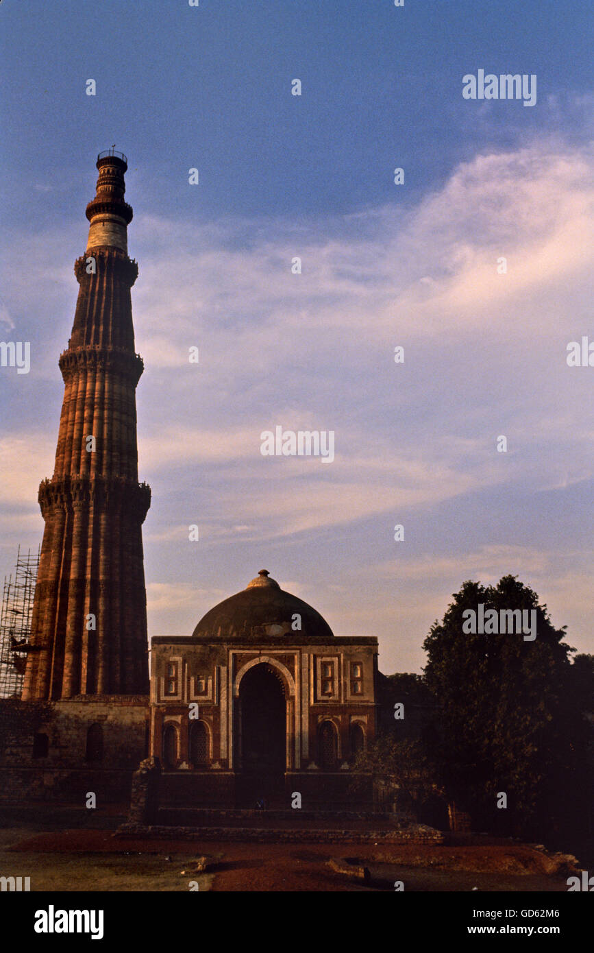 Qutab minar alai darwaza hi-res stock photography and images - Alamy