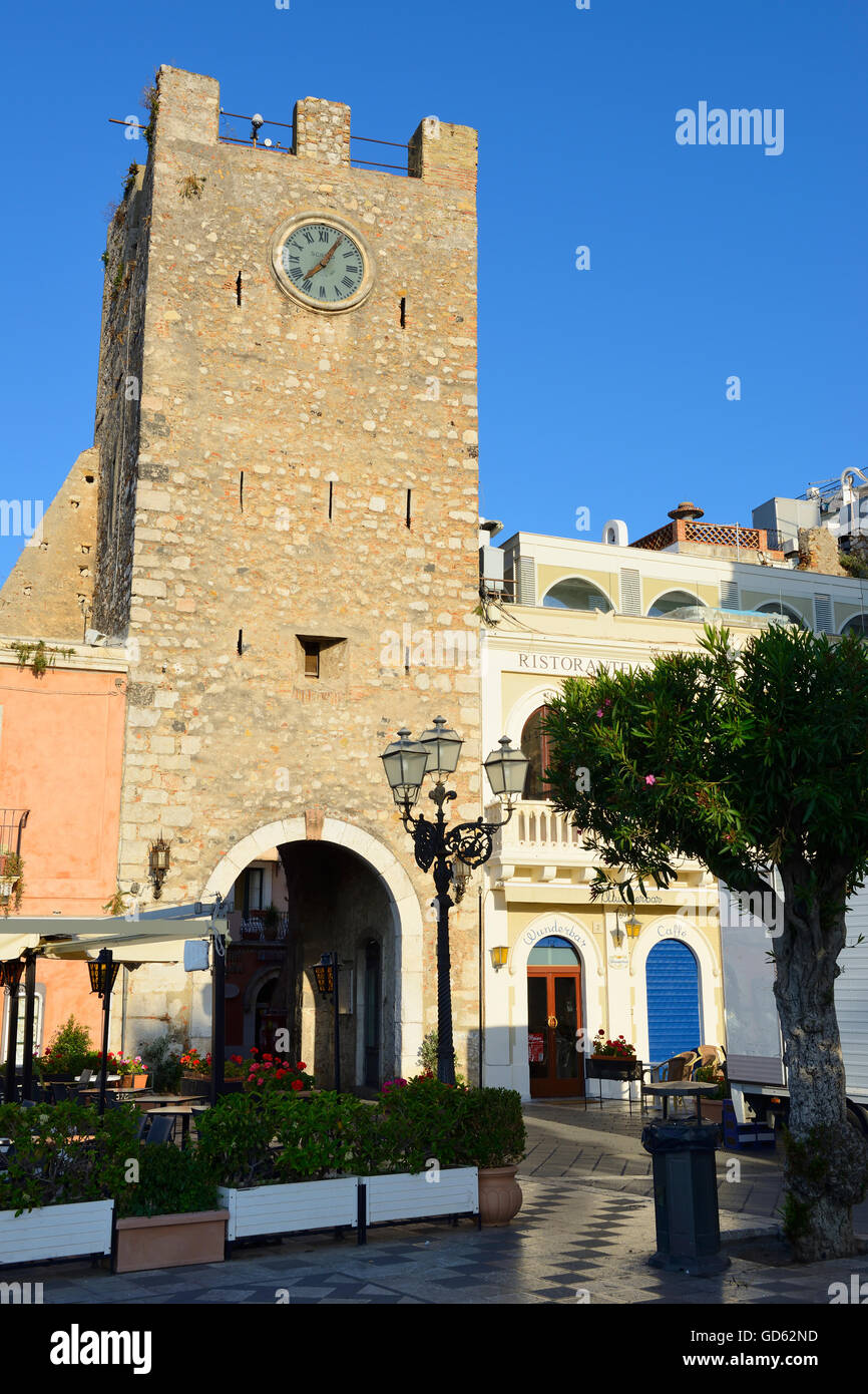 Gate taormina sicily italy hi-res stock photography and images - Alamy