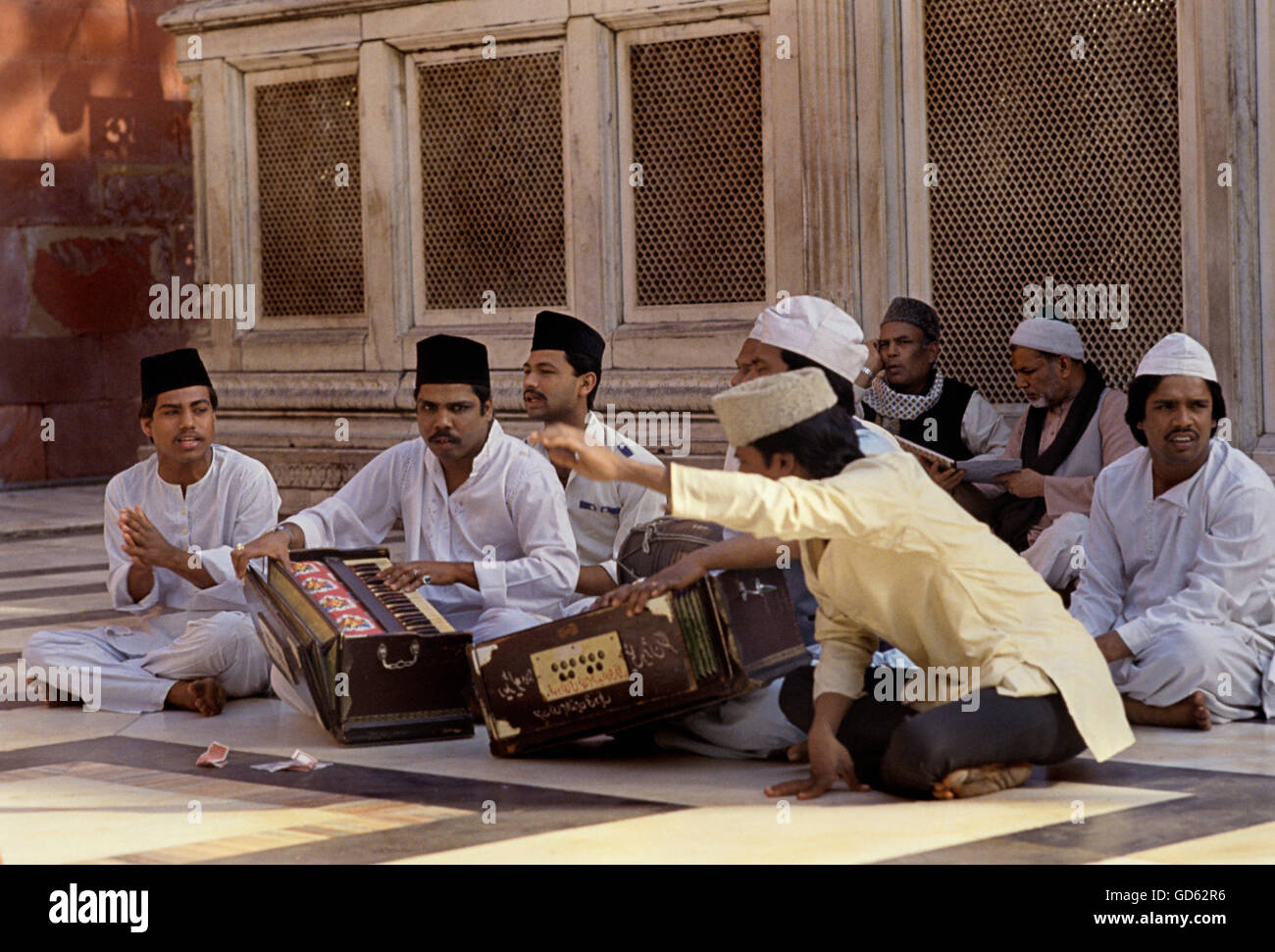 Shrine of Sufi saint Stock Photo - Alamy