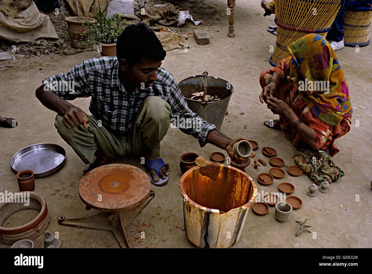 Making of clay pots hi-res stock photography and images - Alamy