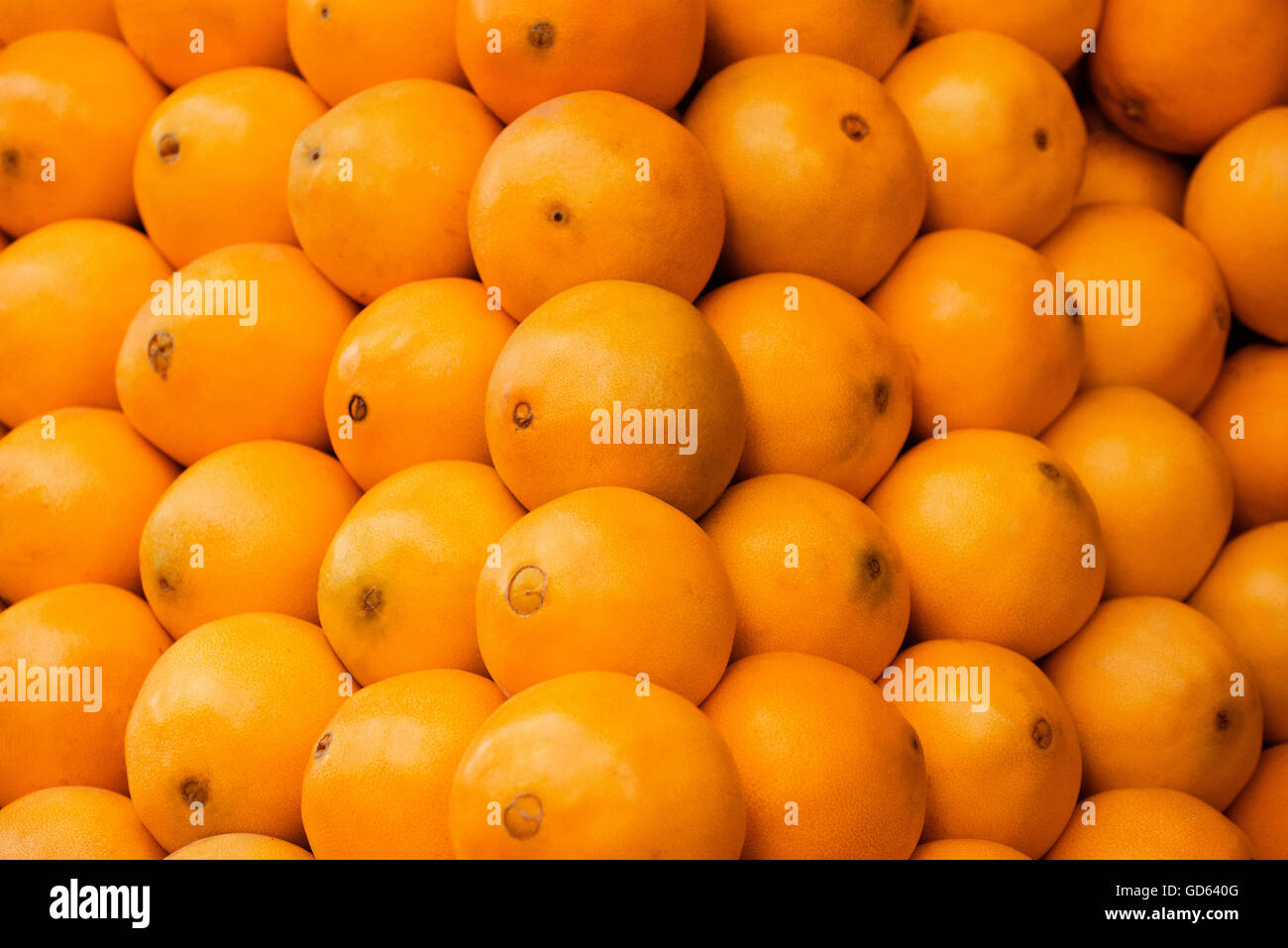 Pile of Fresh Orange Fruits Crop Texture Background Stock Photo - Alamy
