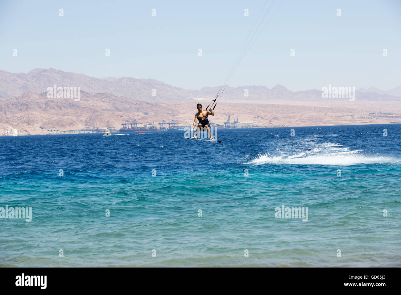 Kite surfing in the Gulf of Aqaba Stock Photo - Alamy