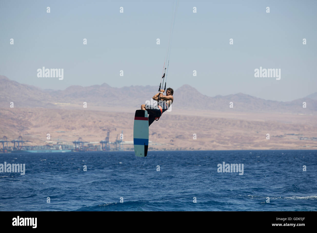 Kite surfing in the Gulf of Aqaba Stock Photo - Alamy