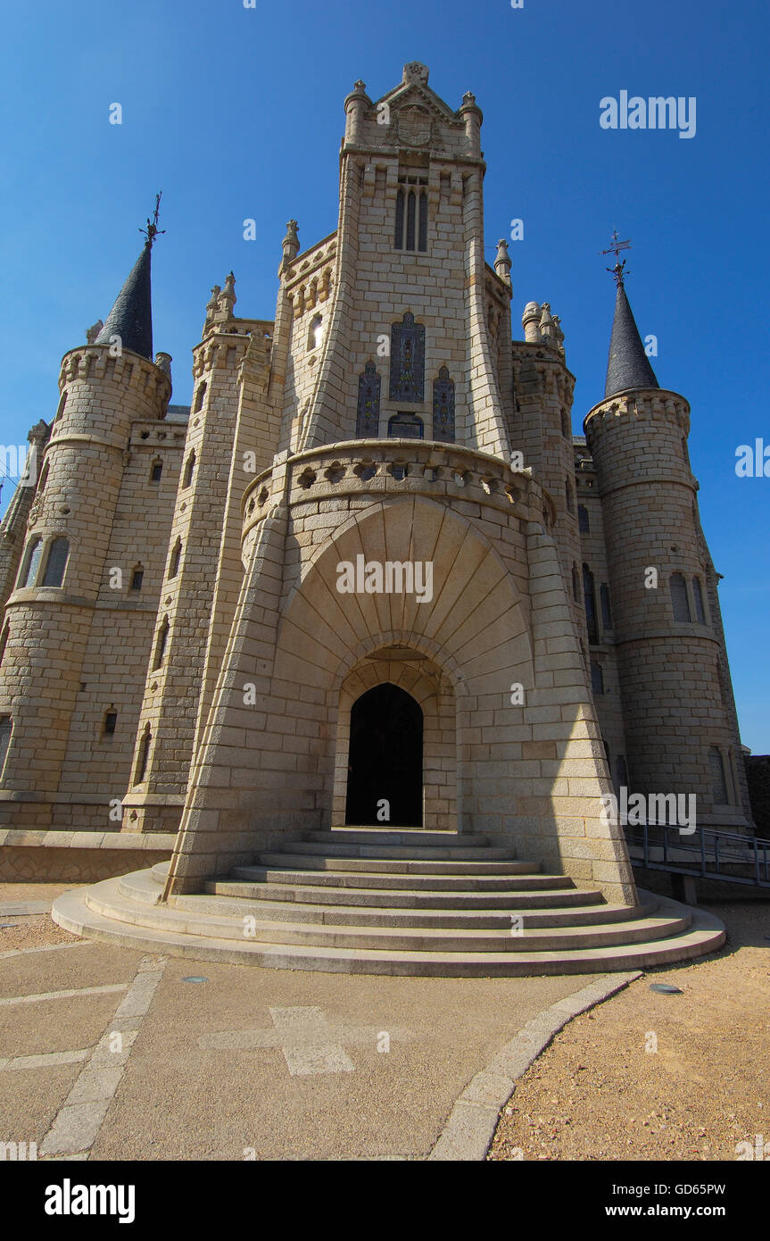 Astorga, Gaudi Palace now Museun of the ways, Episcopal Palace, Via de ...