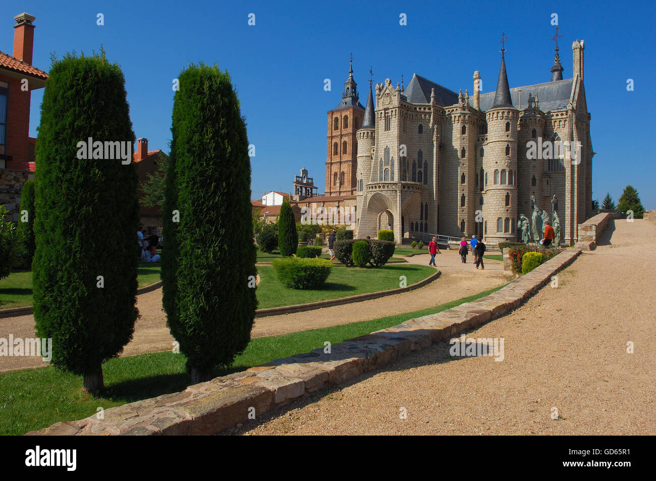 Gaudí castle astorga castilla león hi-res stock photography and images ...