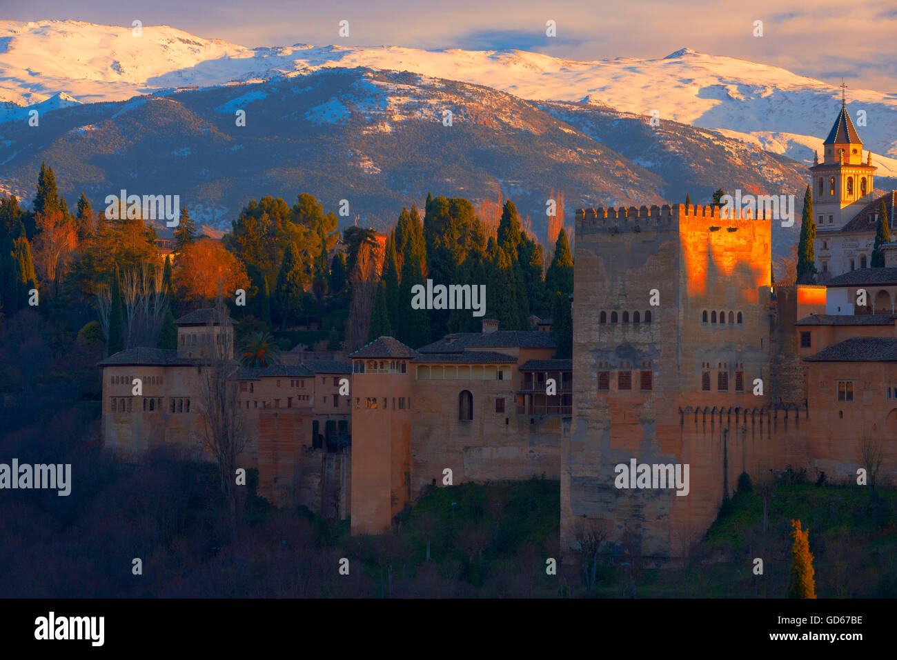Alhambra in granada and the mountain range hi-res stock photography and ...
