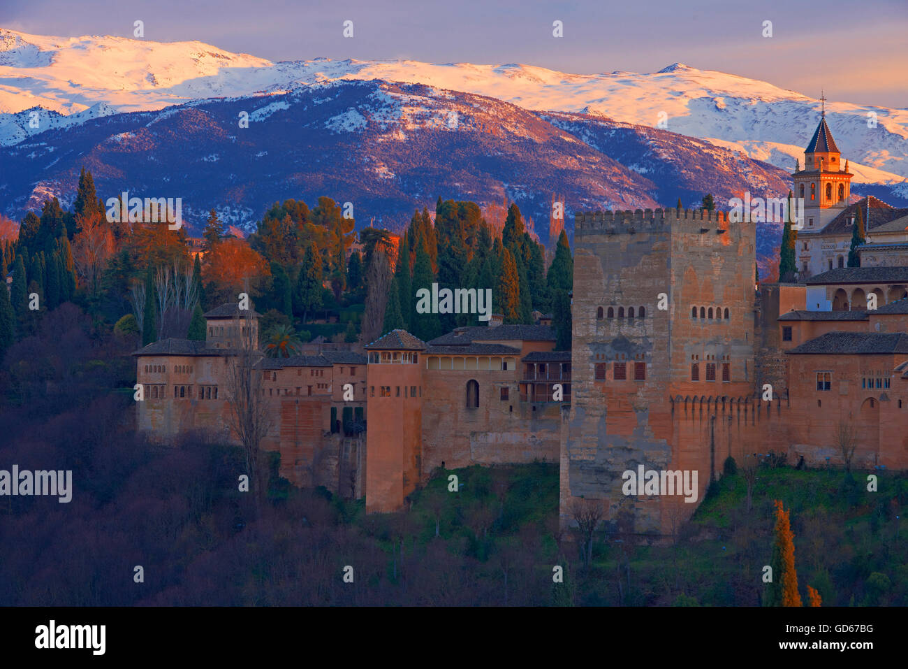 Alhambra, UNESCO World Heritage Site, Sierra Nevada and la Alhambra at ...
